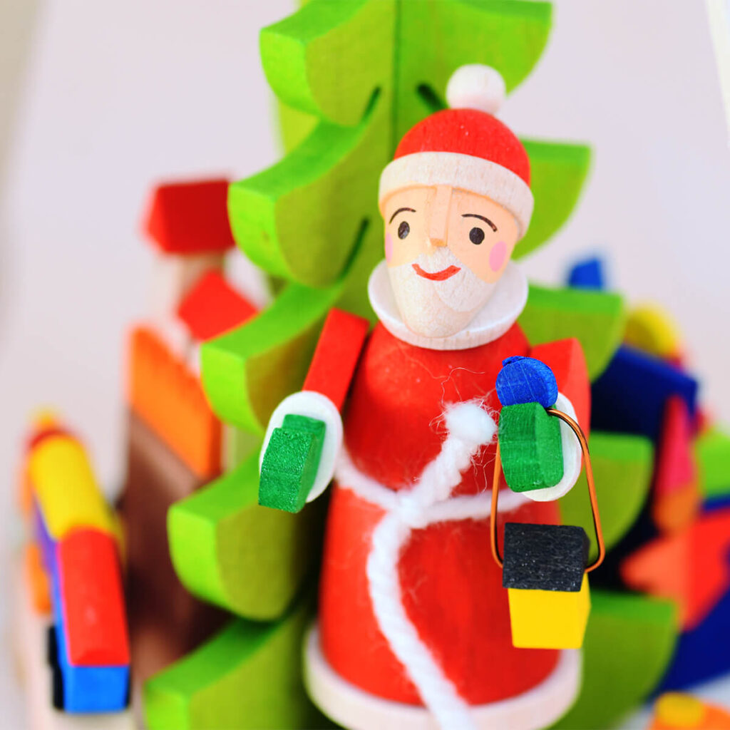 Tabletop Pyramid ‘Santa Claus’ – Would Play and Learn PH